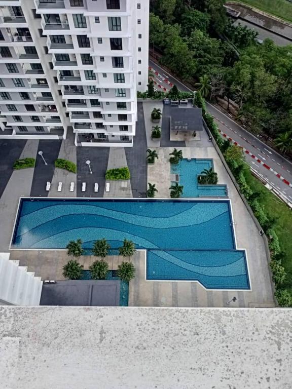 The Platino Paradigm Tv Netflix 3 Queenbeds - Skudai