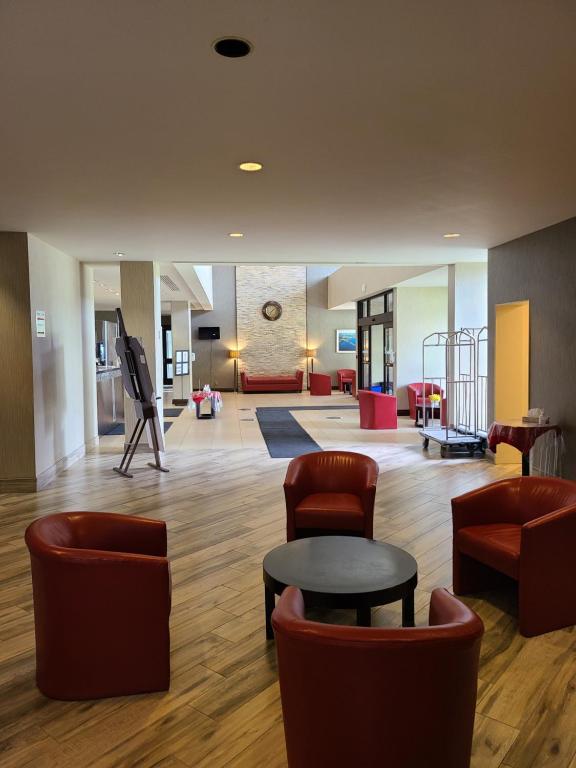 Ramada by Wyndham Belleville Harbourview Conference Center, Belleville ...