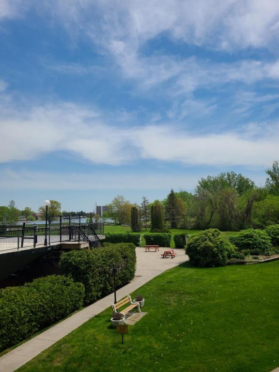 Ramada by Wyndham Belleville Harbourview Conference Center, Belleville ...