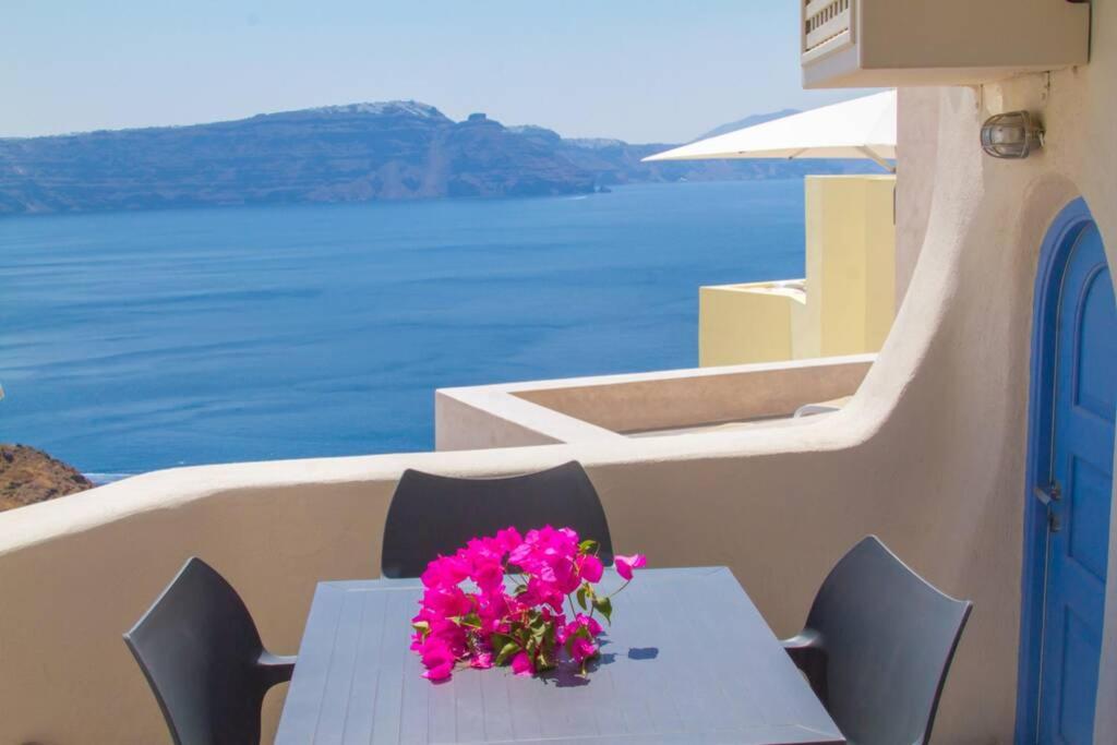 Twin Cave House, Oia (updated prices 2026)