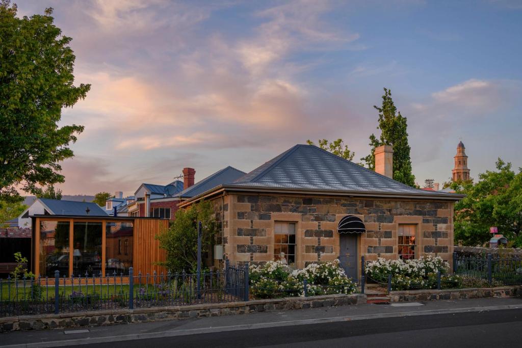 Fusilier Cottage Luxury Boutique Accommodation In Battery Point - Tasmania