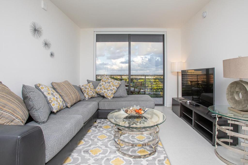 Luxury 2BD Apartment in Downtown Doral, Miami (updated prices 2025)