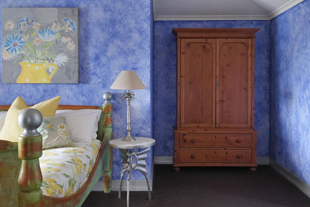 The Spotted Chook and Amelie's Petite Maison, Montville (updated prices ...