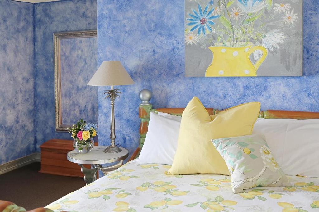 The Spotted Chook and Amelie's Petite Maison, Montville (updated prices ...