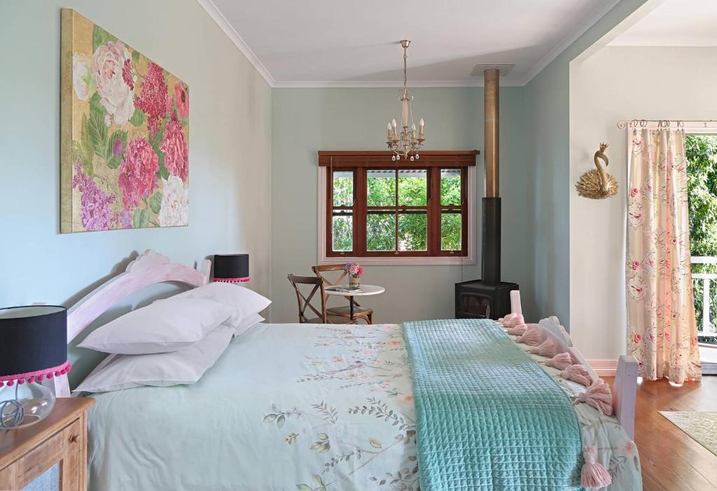 The Spotted Chook and Amelie's Petite Maison, Montville (updated prices ...