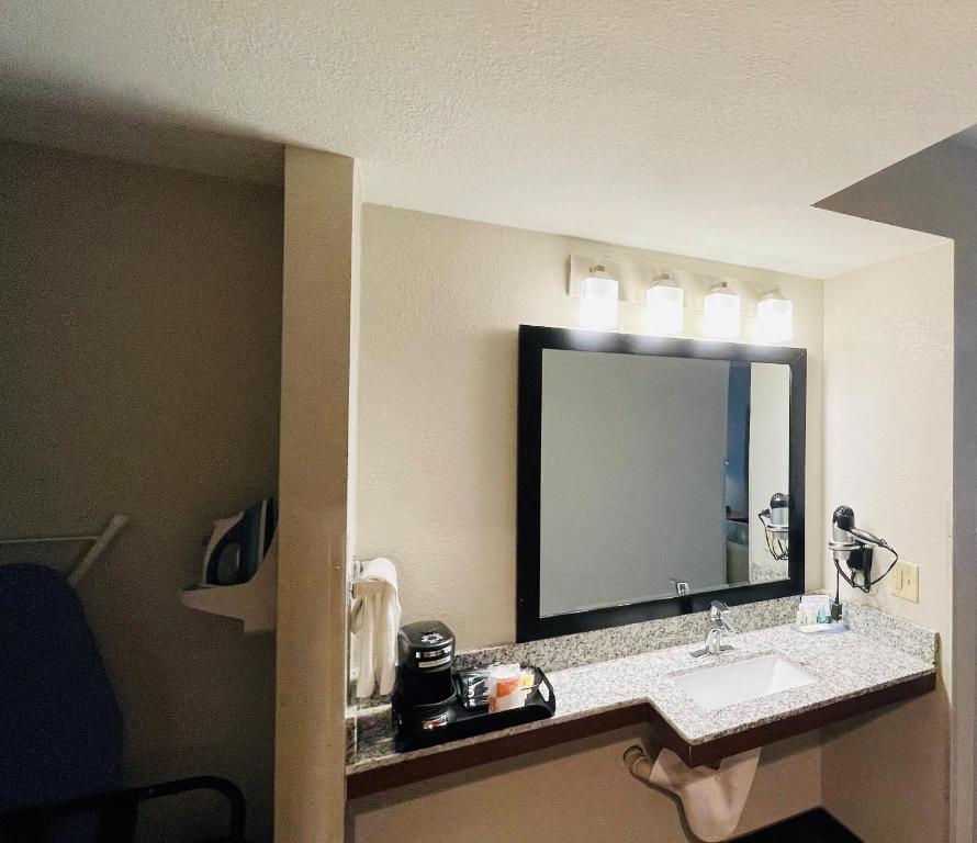 Quality Inn Madison West Near University Area, Madison (updated prices ...