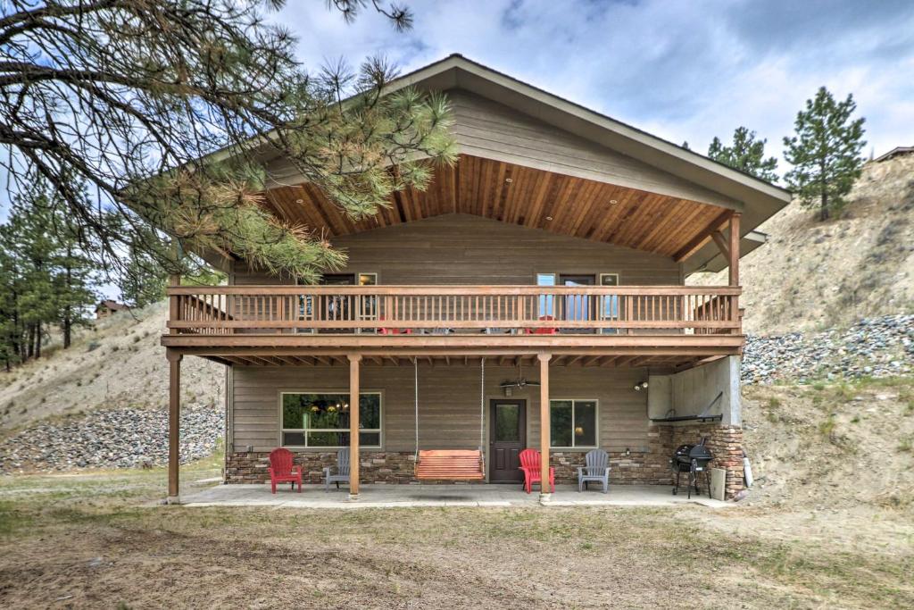 Quiet Riverside Retreat Hike, Fish and Ski!, Eureka की (2026 के लिए ...