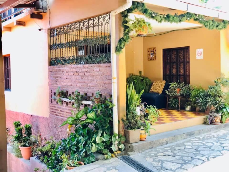 HOTEL EL ALMENDRO (Honduras Copan Ruinas) - Booking.com