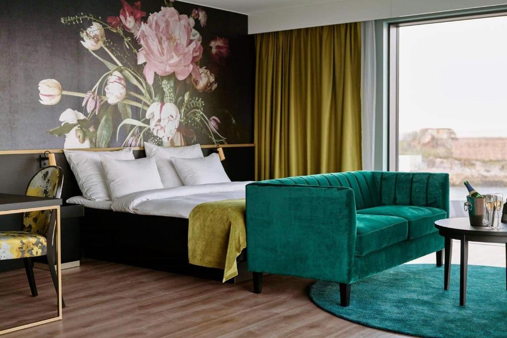 20+ Best Lofoten Island Hotels ️Luxury to Budget & Rurbuer!