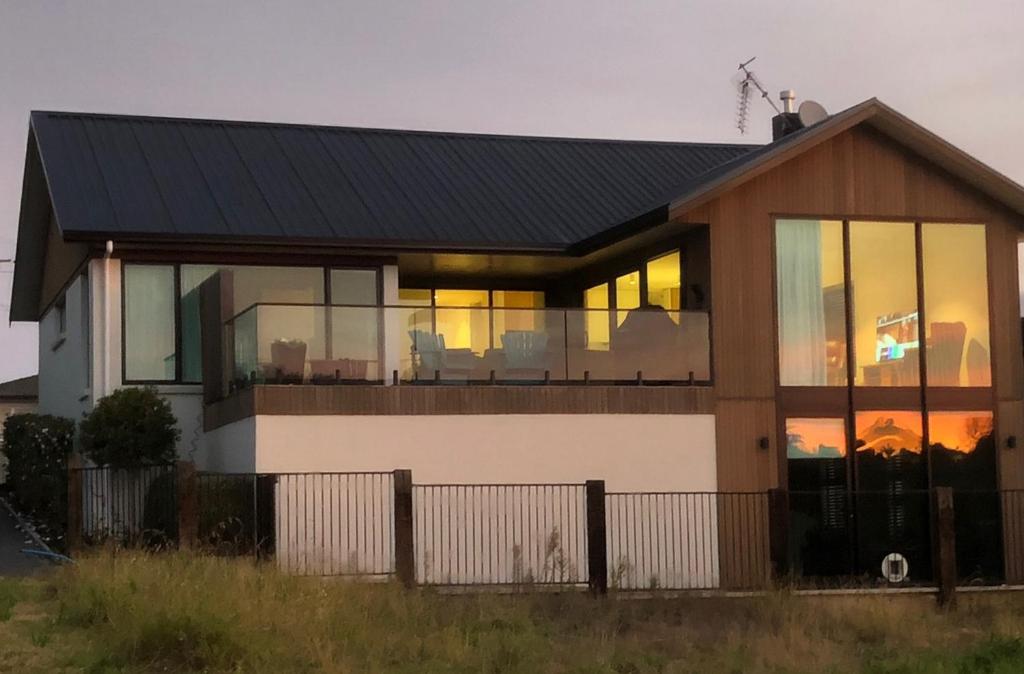 Modern spacious Chartwell, Hamilton (updated prices 2026)