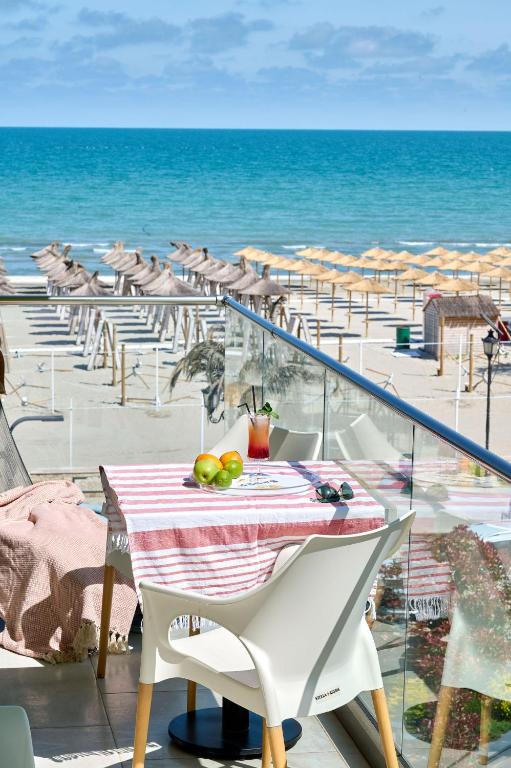 Beachfront Sea View Apartment - Spa Pools beach Resort, Mamaia (updated ...