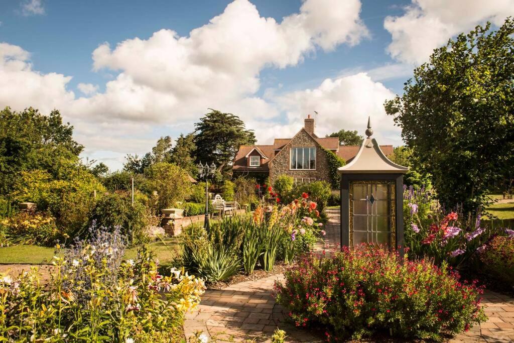 THE CLOCKHOUSE, ROuGHTON, Roughton – Updated 2023 Prices