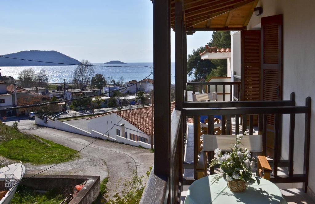 Aris Junior Studios Neo Klima Skopelos, Neo Klima (precios actualizados ...