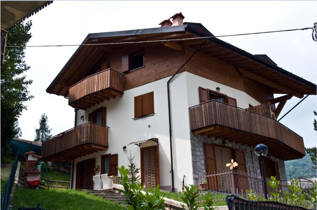 Le Rose, Serina (precios actualizados 2024)