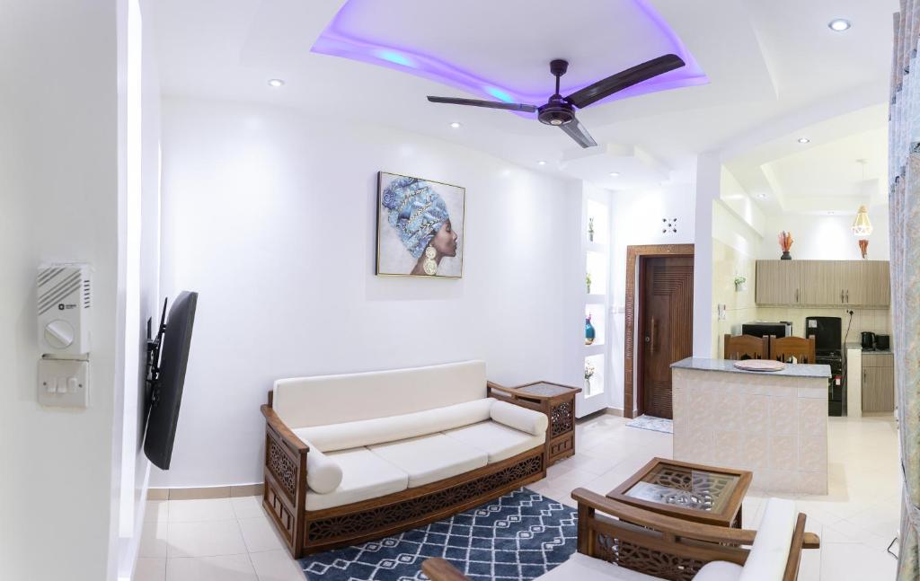 A Modern & Homely Apartment With Free Parking , Wifi & Pool. - Mombasa