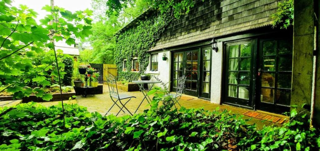Charming Victorian Coach House, Jordanstown (updated prices 2026)
