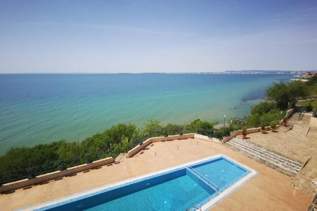 Sea Front Apartment Coral Beach - Bulgaria