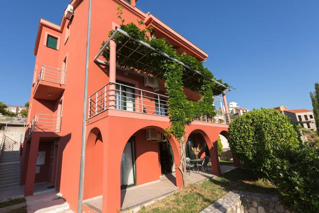 RED HOUSE APARTMENTS - FOUR BEAUTIFUL APARTMENTS IN IVANICA near ...
