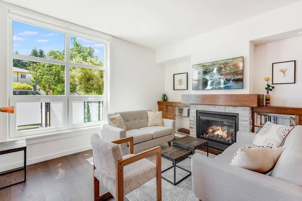 Cedar Hill Sunlit Stay - A Bright And Spacious Modern Home - Victoria