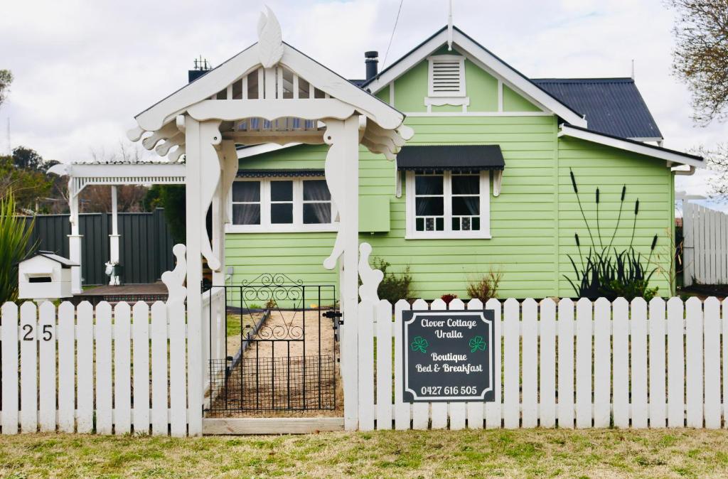 Clover Cottage Uralla in Uralla - Traveleto