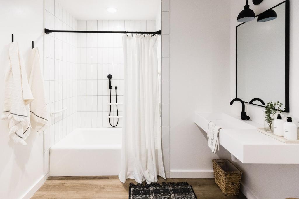 Wonderstone at Glacier, Columbia Falls (updated prices 2025)