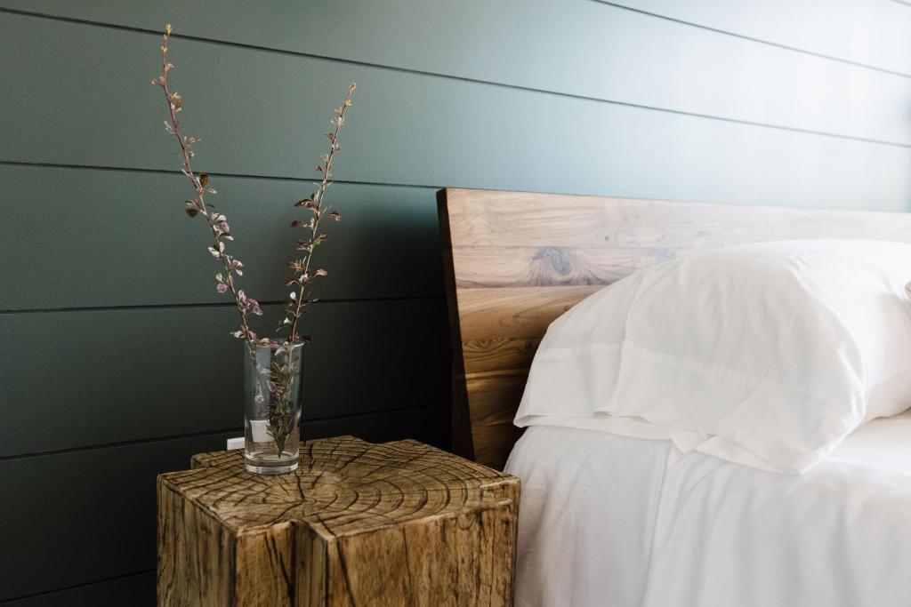 Wonderstone at Glacier, Columbia Falls (updated prices 2025)