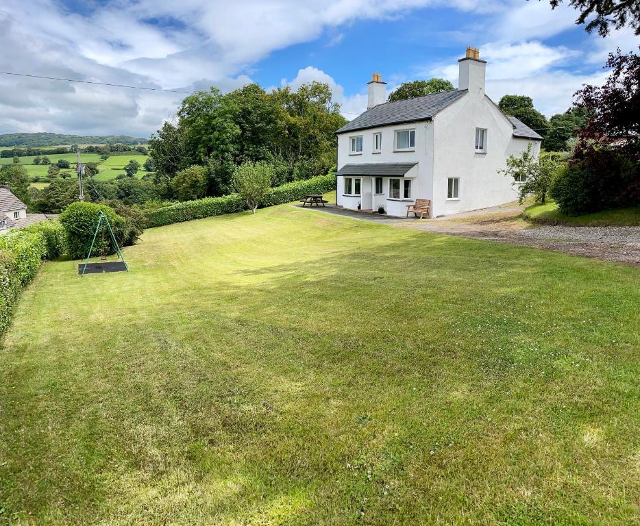 Garth- Stunning Scenic semi-rural Cottage with Games room, Conwy ...