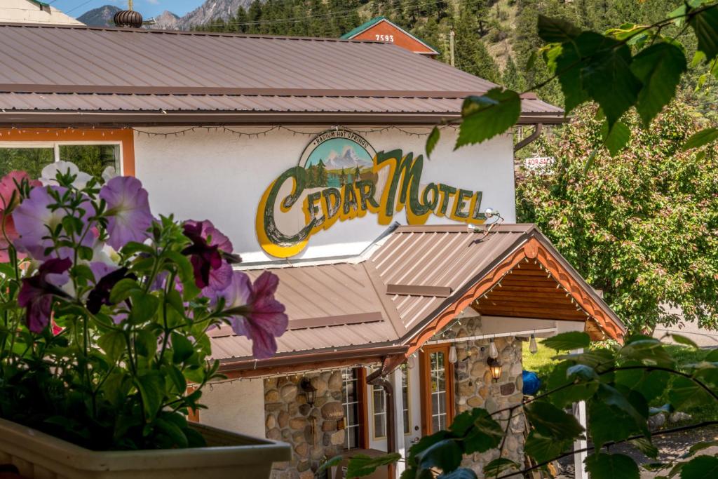 Cedar Motel, Radium Hot Springs (updated prices 2025)