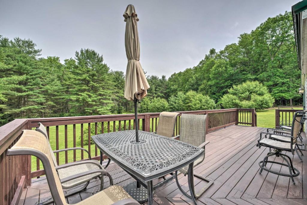 Deck, Fire Pit and Yard Mountain Escape!, Benezette (updated prices 2026)