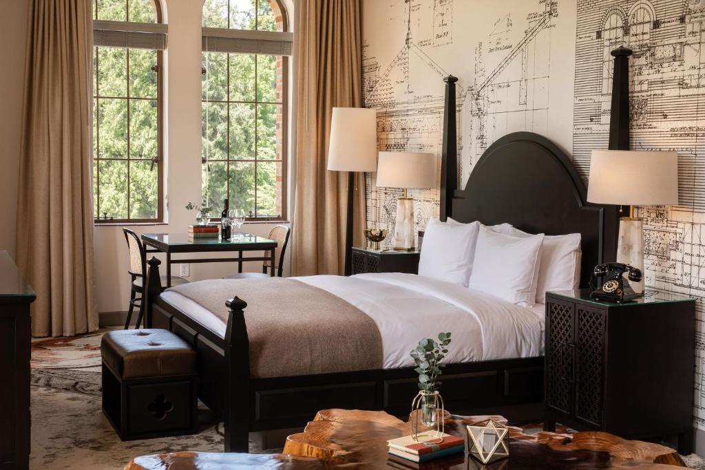 The Lodge at St Edward Park, Kenmore (updated prices 2026)