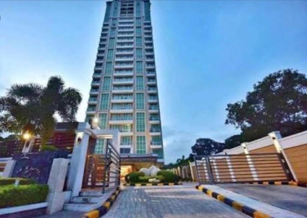 Affordable high-end one-bedroom condominium in the center of Cebu City ...
