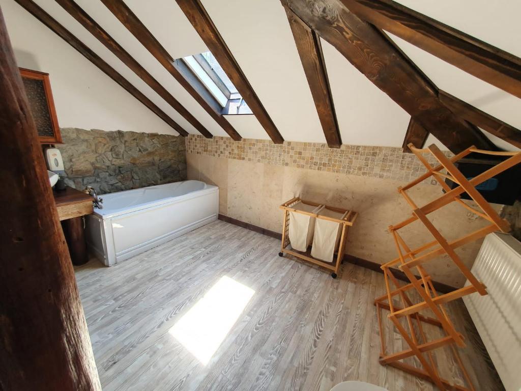 Pensiunea Casa Dacilor in Podeni