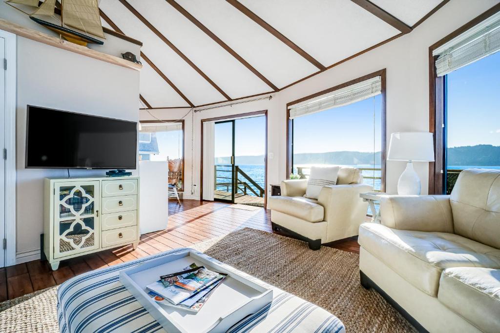 The Angle Inn, Hoodsport (updated prices 2026)