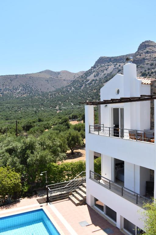 Quiet Villa, 3 Bed 2 Bath, Close To Village, Pool & Garden, Sea & Mountain Views - Agios Nikolaos