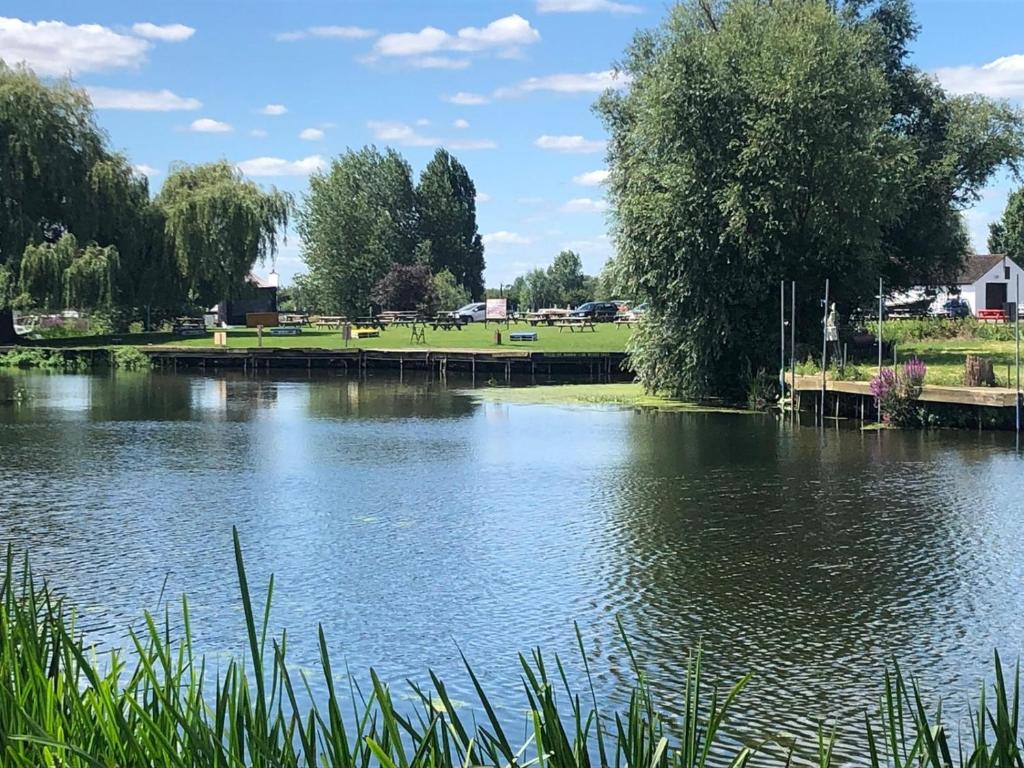Pike and Eel Hotel and Marina, Needingworth (updated prices 2025)