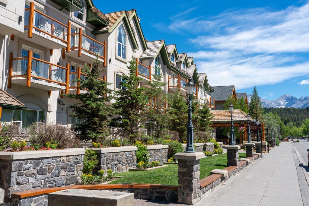 The Rundlestone Lodge, Banff (updated prices 2025)