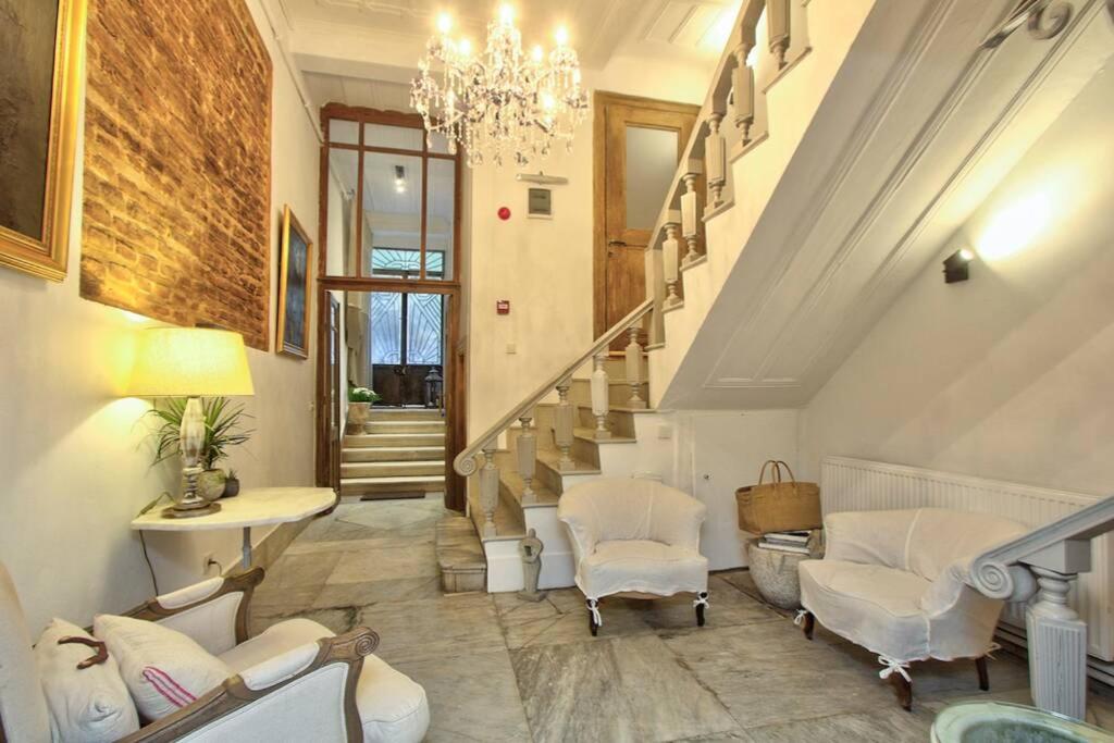 Unique 19th century Levantine mansion in Tomtom - Beykoz