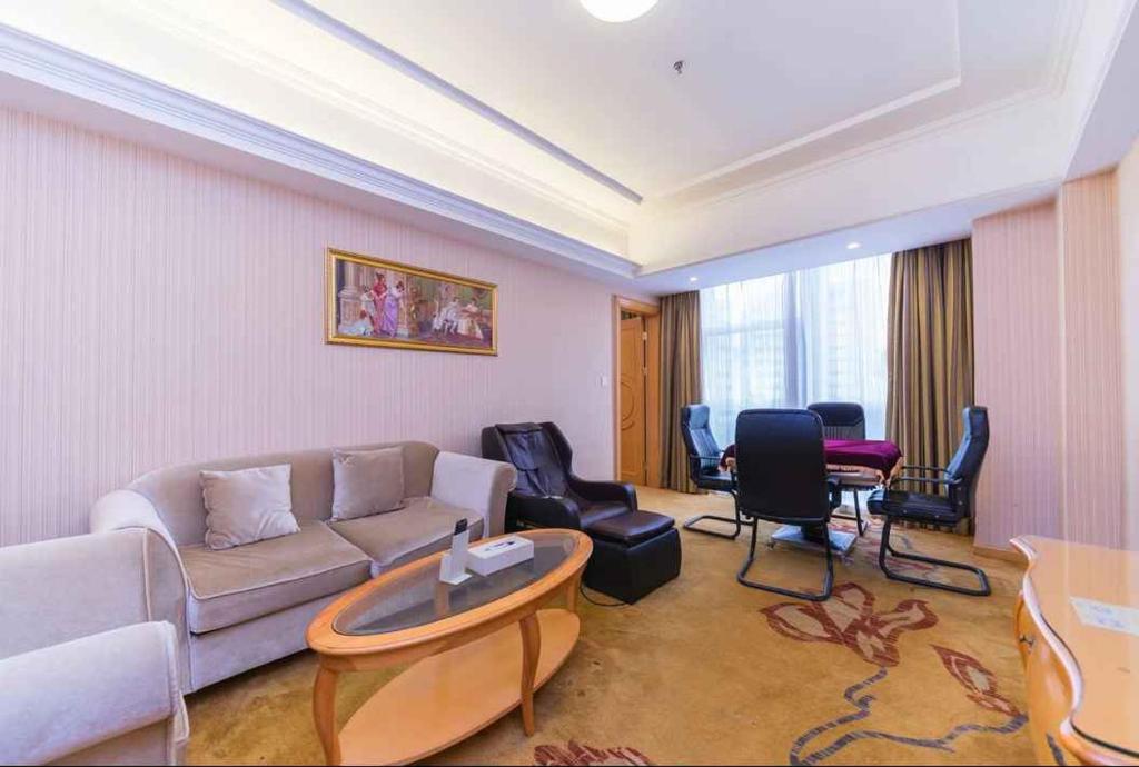 Vienna Hotel Shenzhen Baoneng City Plaza, Longgang (updated prices 2025)
