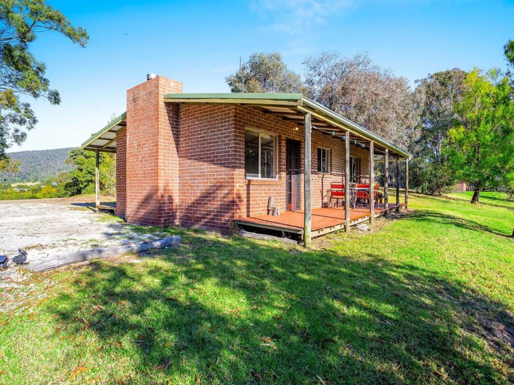 Braeside Cabin Two Alphitonia, Central Tilba (updated prices 2025)