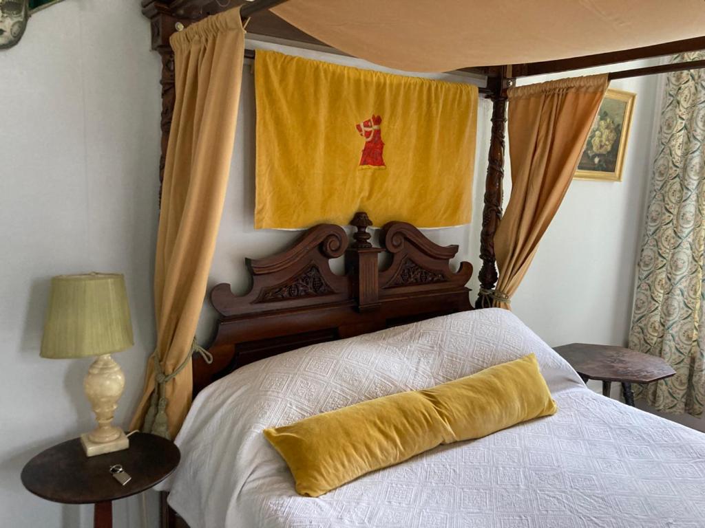 Bohemian Regency Four Poster Room, Cheltenham (updated prices 2025)