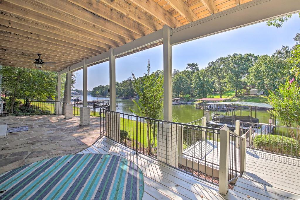 Grand Waterfront Retreat with Dock, Slip and Game Room, Hot Springs ...