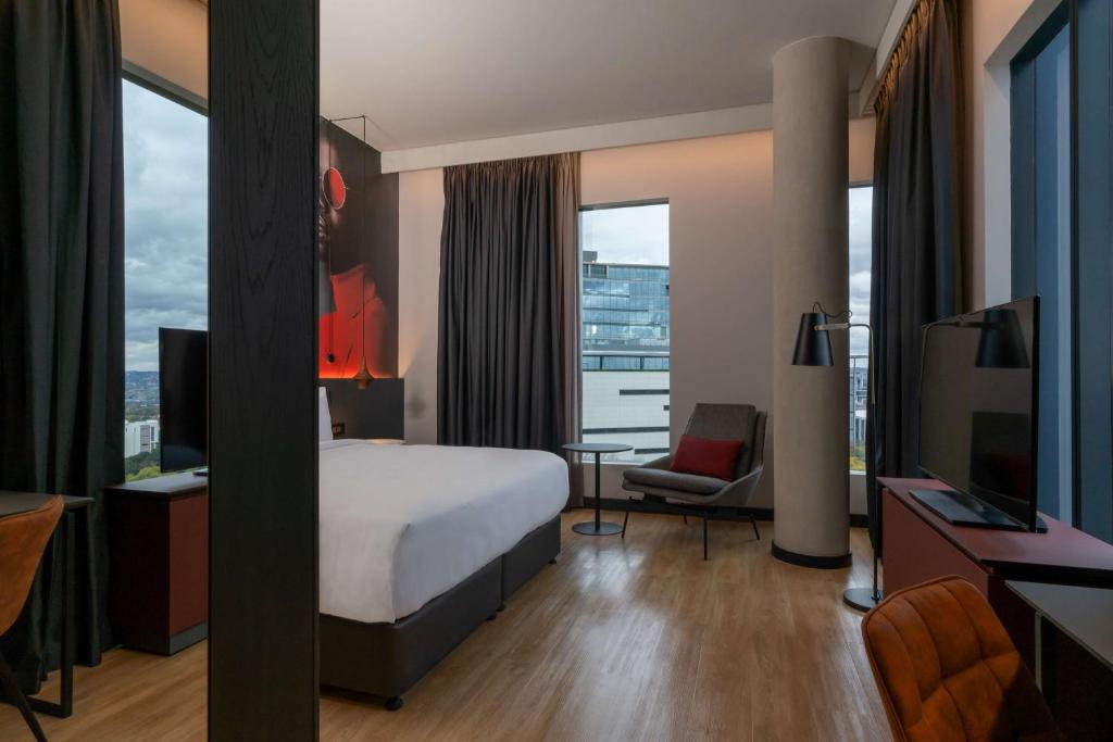 Radisson RED Hotel Johannesburg Rosebank, Johannesburg (updated prices ...