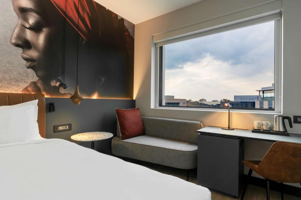 Radisson RED Hotel Johannesburg Rosebank, Johannesburg (updated prices ...