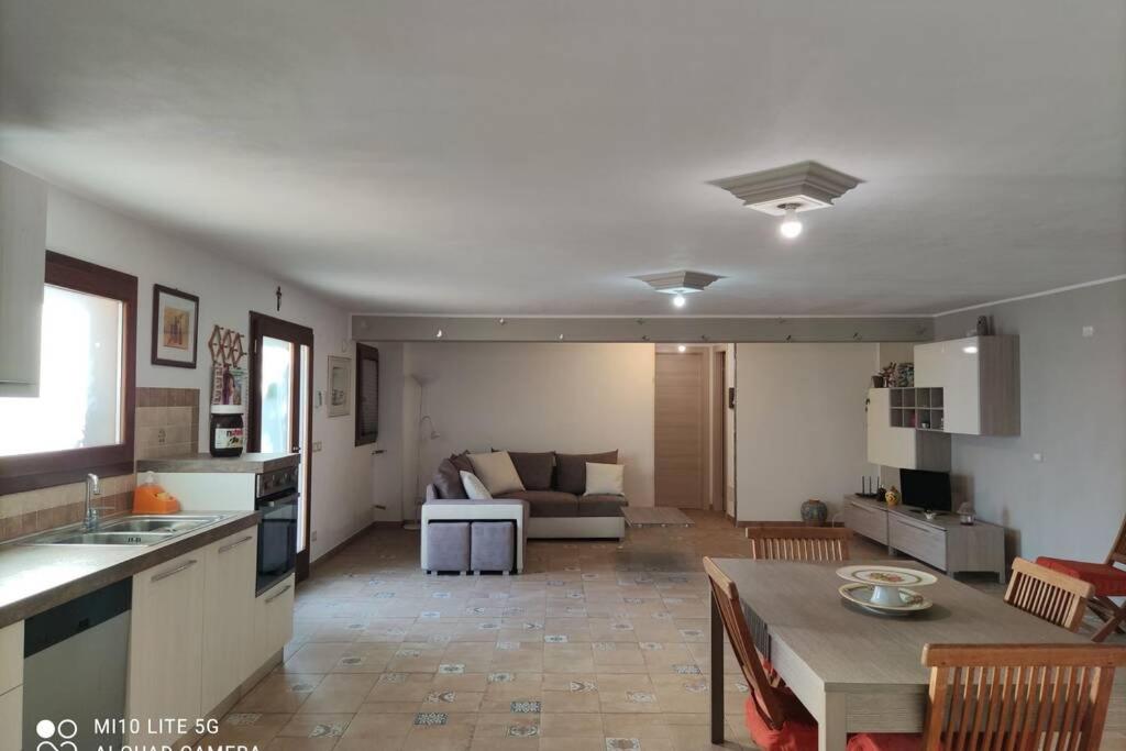 Casa Relax in periferia con ingresso e parcheggio privato. a Zimmardo