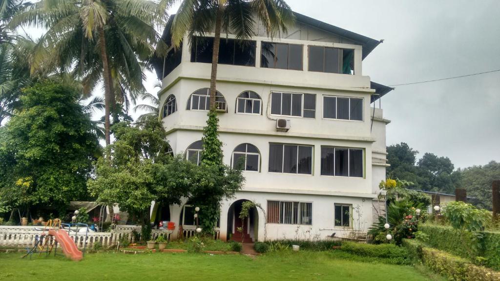 Parvati Palace, Devrukh (bijgewerkte prijzen 2025)