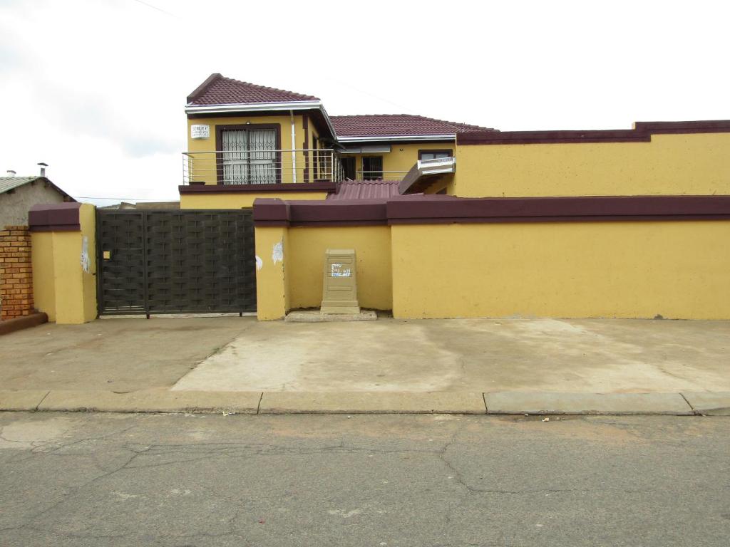 Phomolong Guest House Soweto, Soweto (updated prices 2025)