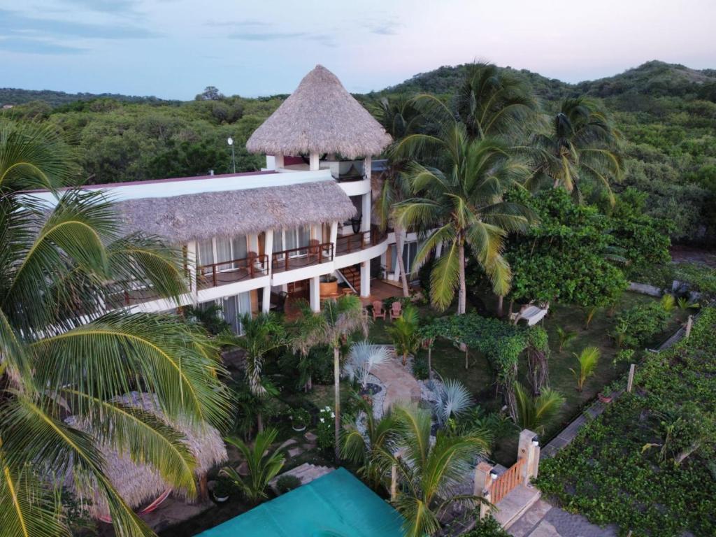 Alive Beach House, El Tránsito (updated prices 2026)