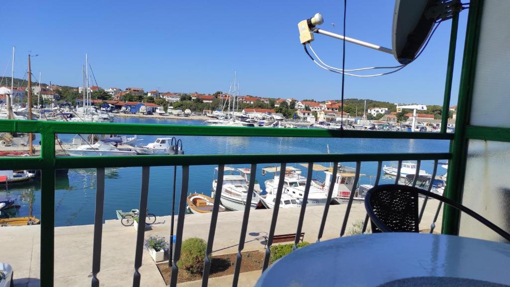 Apartments Lapov - first row to the sea, Jezera (aktualisierte Preise ...