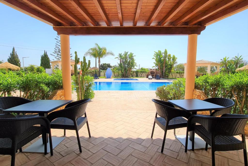 Atalaia Sol Aparthotel - tennis & heated pool in winter, Lagos (updated ...