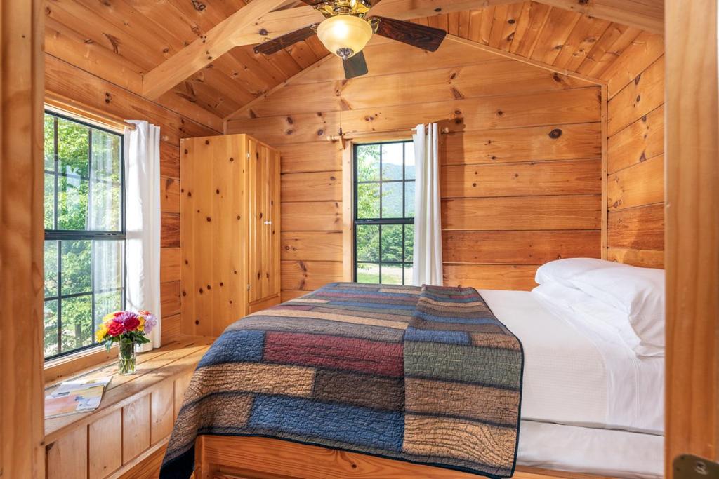 Engadine Inn and Cabins, Candler (updated prices 2025)